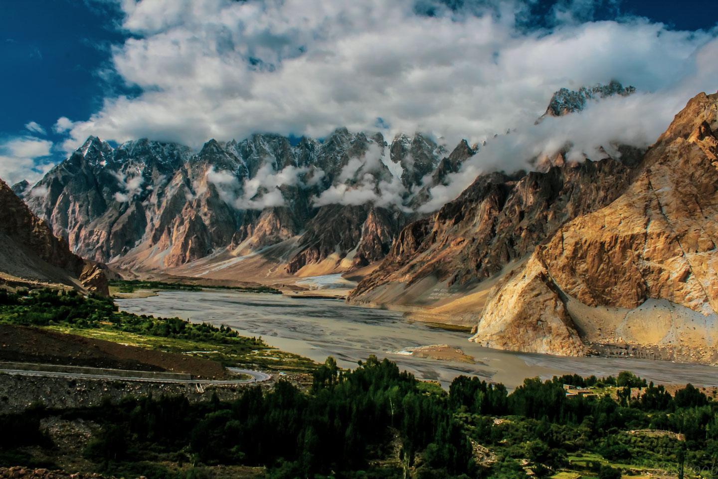 Passu Cones - Guide to Pakistan
